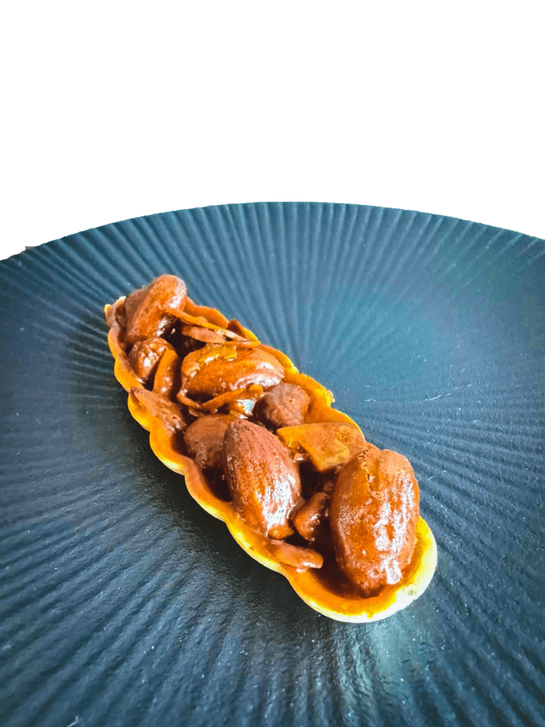 堅果能量船 (81.58 kcal, C:8.45g, P:2.3g, F:4.67g) - nutrigo.hk